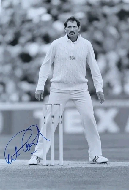 GRAHAM GOOCH ENGLAND CRICKET LEGEND 2 X RARE signed photo prints 6 x 4 ...