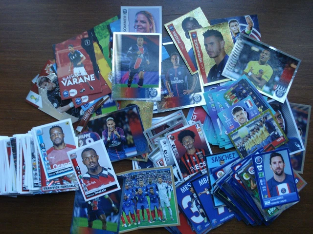 LOT DE STICKERS Et Cartes Football, (Aucun Double , Divers Albums Et ...