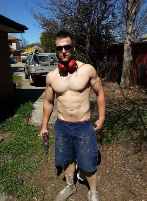 SHIRTLESS MALE MUSCULAR Beefcake Outdoor Construction Worker PHOTO 4X6 ...