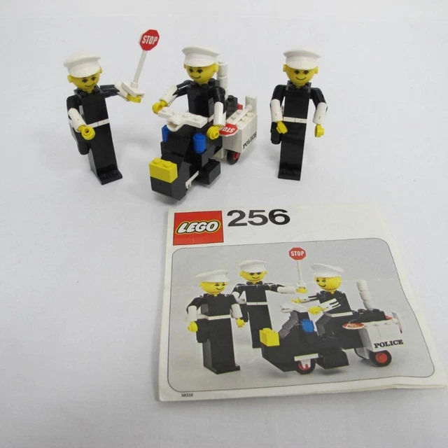 LEGO 256, POLICE Officers and Motorcycle. Complete with instructions ...