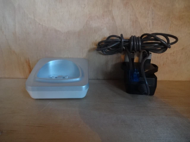 PANASONIC PNLC1042 WHITE/SILVER Base KX-TGC220 + Power Adapter PNLV233E ...