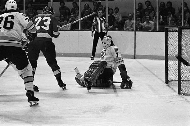 GILLES GILBERT OF The Boston Bruins C1970 Old Ice Hockey Photo 2 EUR 6 ...