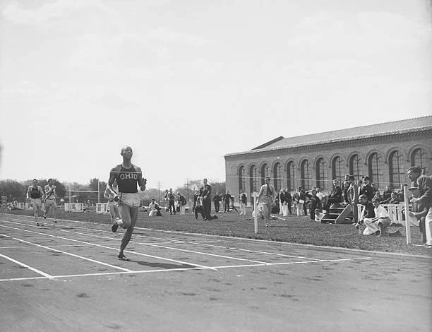 JESSE OWENS SETTING New World'S Record - Jesse Owens Ohio State 1935 ...