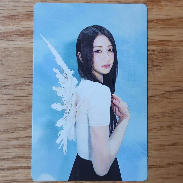 YUNJIN OFFICIAL PHOTOCARD Le Sserafim 1st Studio Album Unforgiven ...
