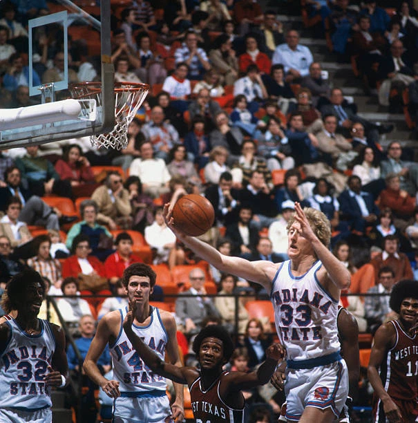 LARRY BIRD OF Indiana State Jumps 1970 OLD BASKETBALL PHOTO 1 EUR 5,68 ...