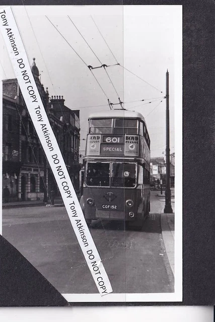 LONDON TRANSPORT - C1 Type Trolley Bus No. 152 As Learner - Photo ...