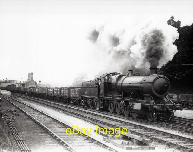 PHOTO RAILWAY 8X6 GWR 2-8-0 No 2802 Up Goods passing Kings Sutton c1930 ...