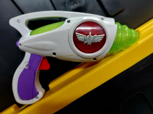 BUZZ LIGHTYEAR TOY Story Disney Pixar Ray Gun Blaster Thinkway Toy ...