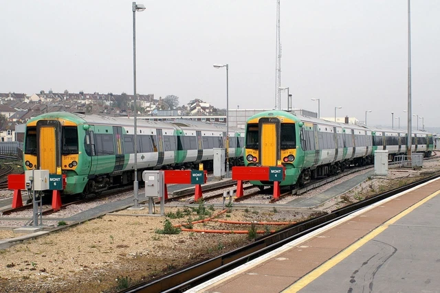 SOUTHERN 377322 & 377162 Brighton, East Sussex 2007 Rail Photo £2.70 ...