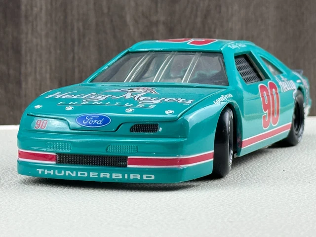 REVELL BOBBY HILLIN Heilig Meyers Ford Thunderbird 1/24 NASCAR moulé ...