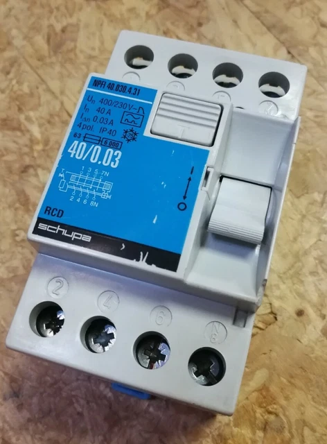 CHAUSSURES NPFI 40.030.4.31 40A 0,03A 4 pôles interrupteur de protection FI 30 mA profondeur de ...