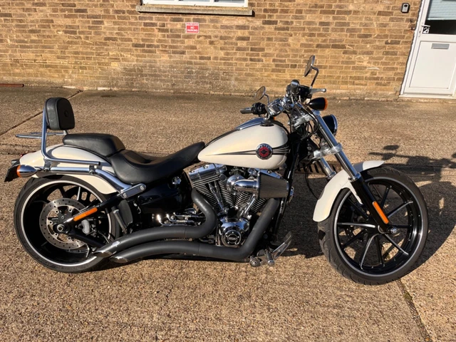 HARLEY DAVIDSON BREAKOUT low mileage long mot £11,995.00 - PicClick UK