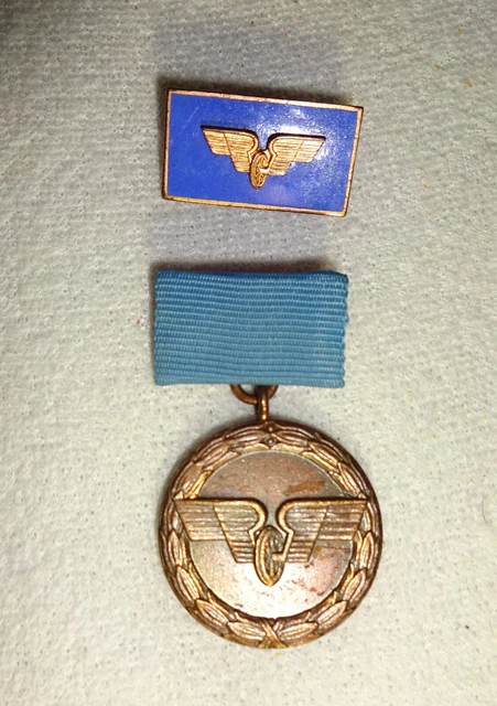 DDR MEDAILLE &FÜR Treue Dienste bei der Reichsbahn" und seltene ...