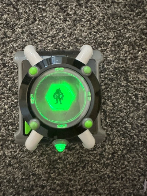 BEN 10 ULTIMATE Omnitrix Deluxe Watch FX Lights & Sounds Toy BANDAI ...
