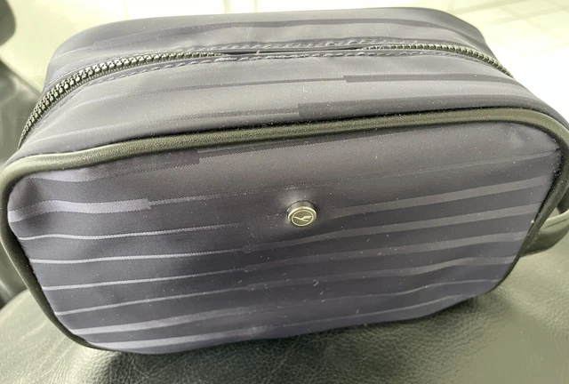 LUFTHANSA FIRST CLASS Amenity Kit / Kulturbeutel "Wing Pattern" - NEU ...