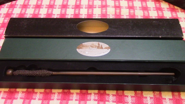 HARRY POTTER NOBLE collection wand - Nigel Wolpert £40.00 - PicClick UK