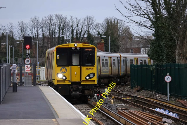 PHOTO RAILWAY 6X4 Class 507 EMU 507017 arrives at Southport c2023 £2.00 ...