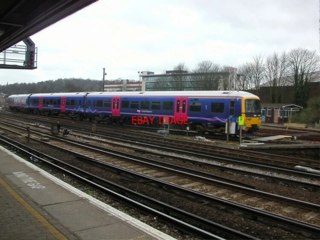 PHOTO CLASS 156 At Redhill Station A First Great Western Class 156 ...
