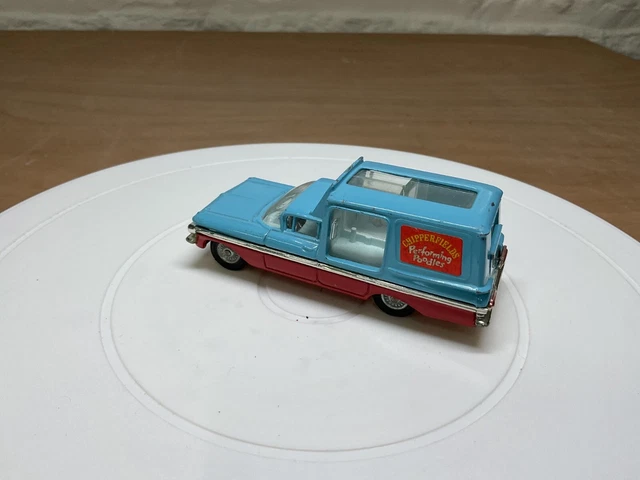 CORGI 511 CHEVROLET Impala Chipperfields Performing Poodles model £13. ...