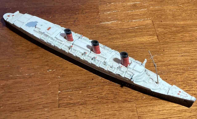VINTAGE TRIANG MINIC Ship RMS Queen Mary M703 Ocean Cruise Liner £27.87 ...