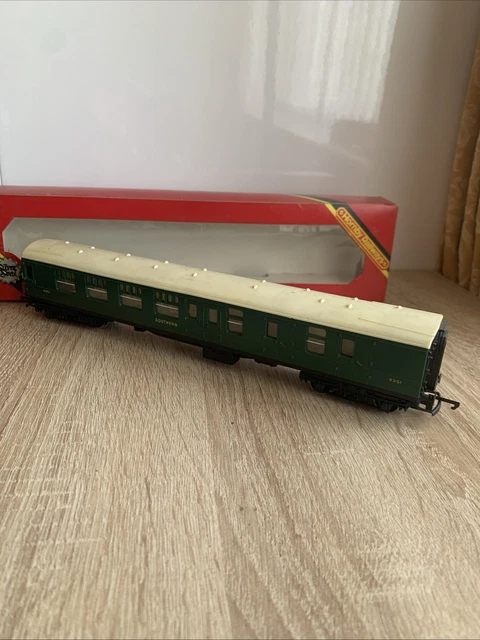 HORNBY R934 0O Gauge Southern Railway SR Mk1 3rd Class Brake Coach ...