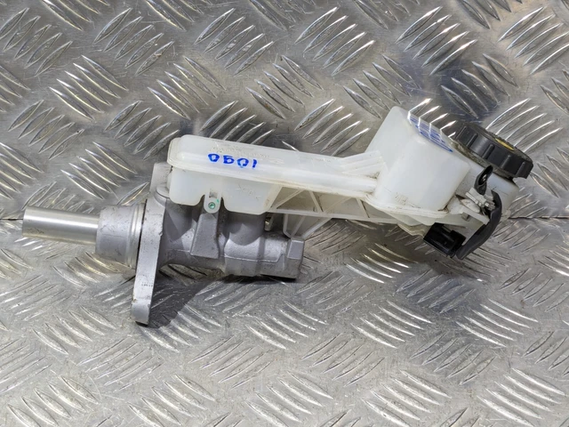 MAZDA 3 BRAKE Master Cylinder & Bottle 2.2 Diesel Mk3 2014 £23.99 ...