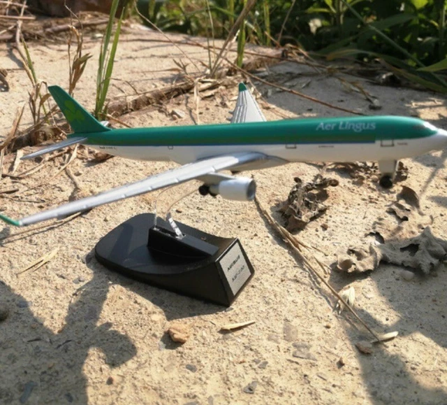 1/450 SCALE PLANE Model - Aer Lingus Airbus A330 With Landing Gear and ...