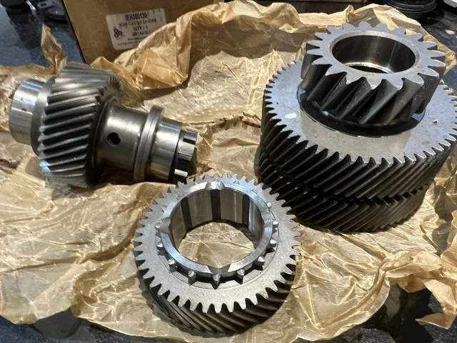 LAND ROVER DEFENDER Transfer Box Rebuild Kit Gears Ratio1.2 Lt230 £140. ...