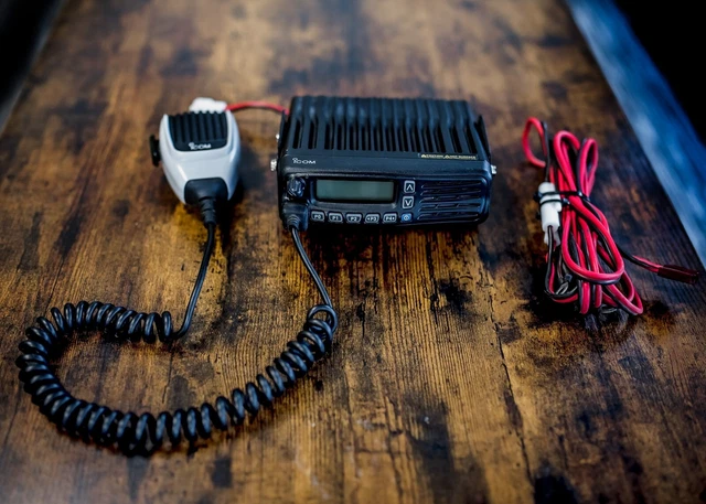 ICOM VHF ANALOG/DIGITAL FDMA/NXDN/IDAS MOBILE IC-F5061D one screw ...