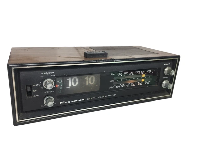 VINTAGE MAGNAVOX DIGITAL Number Flip Clock Alarm Radio 1R1773 Works £38 ... VINTAGE MAGNAVOX DIGITAL Number Flip Clock Alarm Radio 1R1773 Works £38 ...