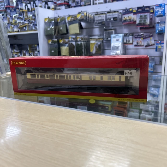 HORNBY R4685A BR Crimson & Cream Collett Corridor Brake 3rd (RH) Coach ...