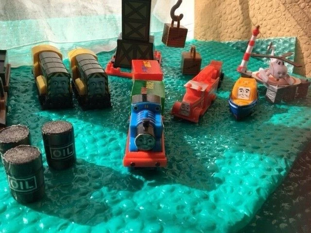 THOMAS THE TANK Engine and Friends Magazine Toys Only and Thomas Minis ...