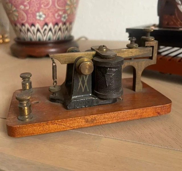 VINTAGE MORSE CODE Telegraph Key Desk Toy Display Eureka Instrument ...