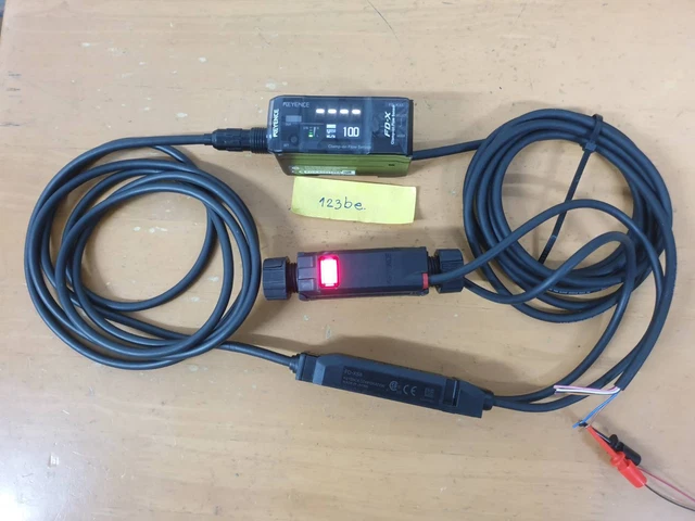 KEYENCE FD-XS8 CLAMP-ON Micro Flow Sensor and FD-XA1 main unit ...