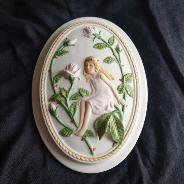 ALEXANDER FINE PORCELAIN 1988 collection 3D Wall Plaque £10.00 ...