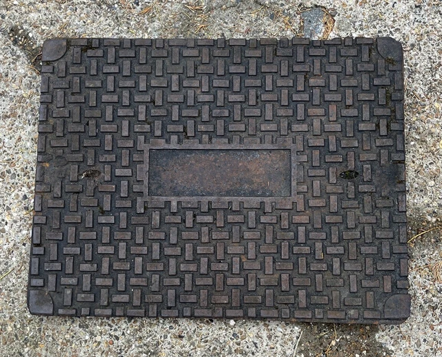 CAST IRON MANHOLE Inspection Cover 675mm x 525mm £90.00 - PicClick UK