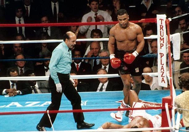 MIKE TYSON KNOCKS Out Larry Holmes OLD BOXING PHOTO £5.68 - PicClick UK