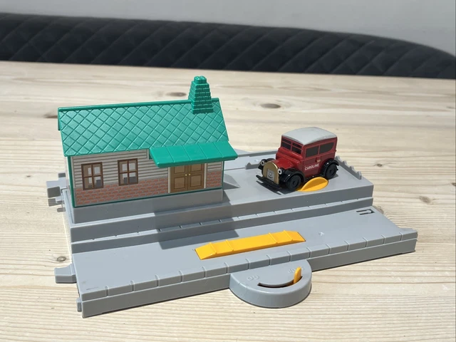 TOMY THOMAS TRACKMASTER Caroline Stop/Go Station £7.00 - PicClick UK