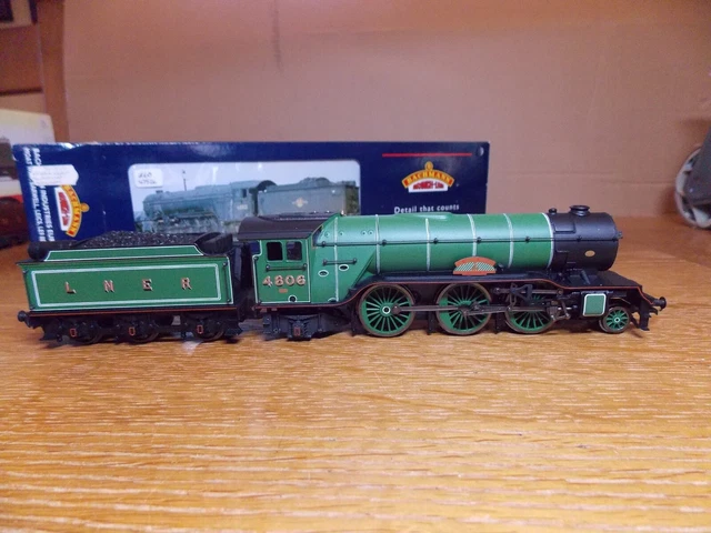 BACHMANN 31-560 LNER V2 CLASS 2-6-2 LOCO No 4806 THE GREEN HOWARD in ...