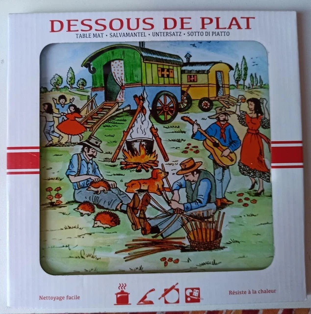DESSOUS DE PLAT - campement gitan, feu, roulottes, guitare, hérissons ...