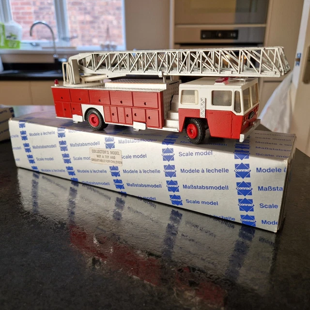 CONRAD 1/50 SCALE 5502 Emergency One Fire Engine Truck Rescue Ladder £ ...