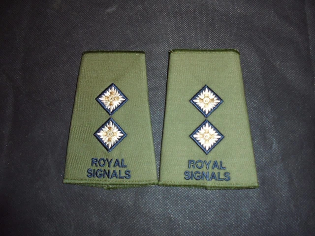 PAIR BRITISH MILITARY Army Royal Signals LIEUTENANT Green Rank Slides £ ...
