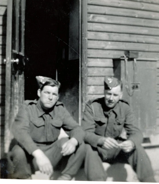 WW2 WORLD WAR Two military photograph 2 soldiers portrait Larkhill #39 ...