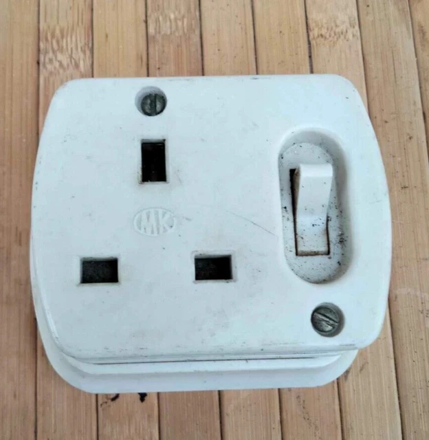 VINTAGE M.K WHITE single plug socket stick out 9.2x8.7x5.8 £15.00 ...