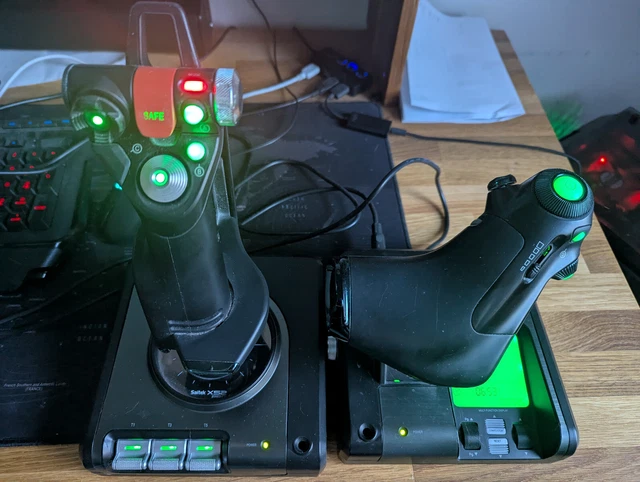 LOGITECH SAITEK X52 Pro Flight USB Flugsimulator-Joystick für PC ...