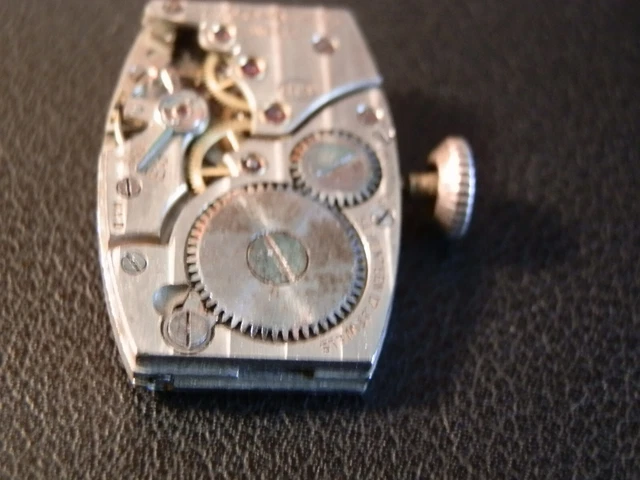 RECORD VINTAGE WRISTWATCH movement caliber 118 25 mm. X 18 mm. Clean ...