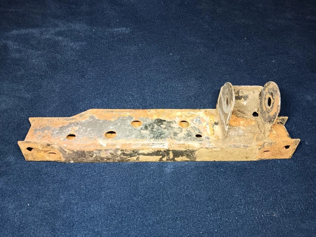 86-95 TOYOTA PICKUP 4WD IFS Front Diff Differential Crossmember Bracket ...
