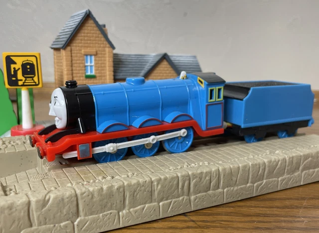THOMAS & FRIENDS TrackMaster Gordon and Tender Motorized Train Engine ...