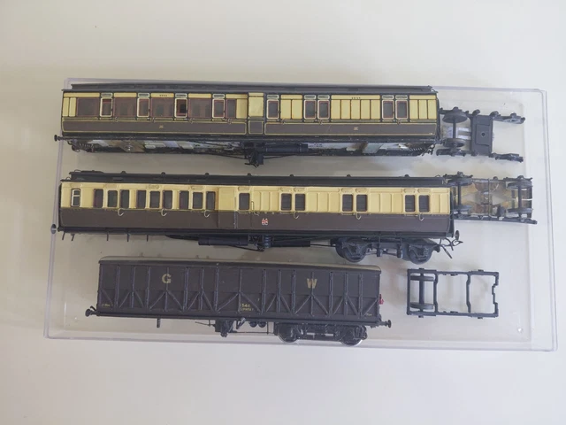 3 X OO Gauge GWR Clerestory Coaches and Siphon in need of repair to ...