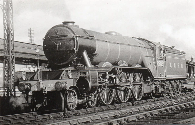 LNER CLASS A3 No 2582 "SIR HUGO" at UNKNOWN LOCATION REAL PHOTO EUR 2 ...